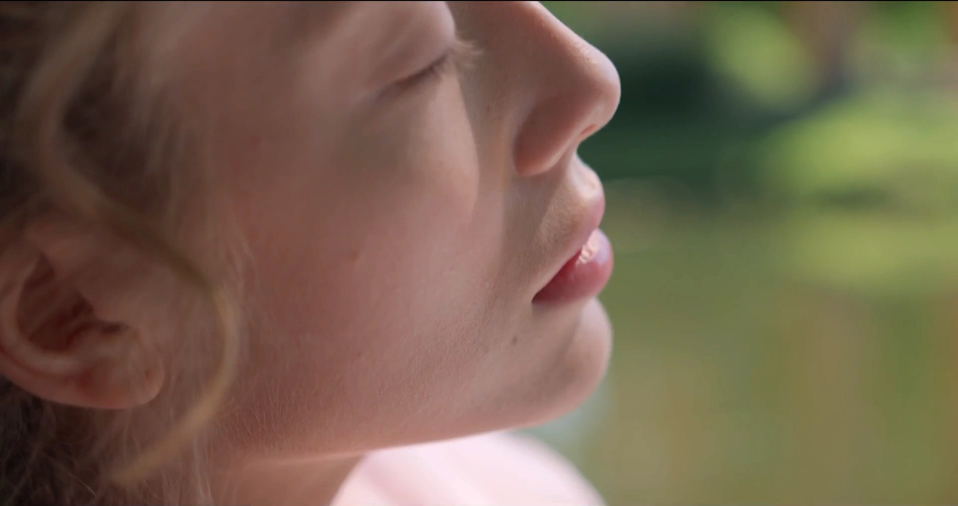 SECRETE ȘI MINCIUNI – pe Terra