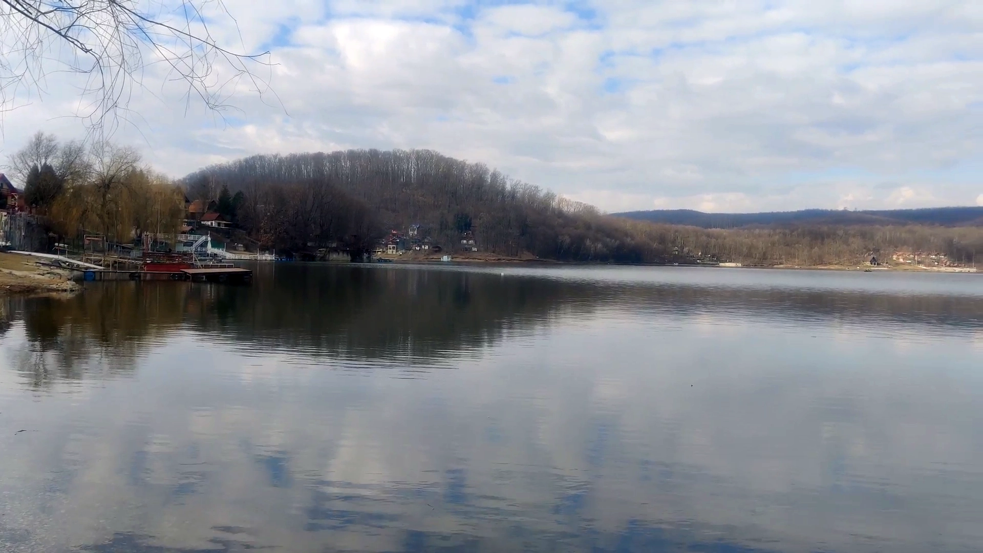 LACUL SURDUC – pe Terra